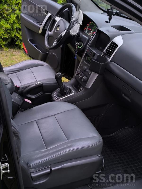 Black Chevrolet Captiva 2008 in Riga, with an engine capacity of 2.00 L and mileage of 302 thousand km for 4100 €, photo 8 on AUTOMOTO.COM.LV