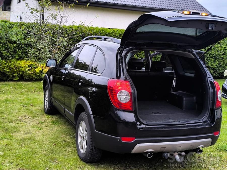 Black Chevrolet Captiva 2008 in Riga, with an engine capacity of 2.00 L and mileage of 302 thousand km for 4100 €, photo 10 on AUTOMOTO.COM.LV