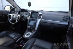Melns Chevrolet Captiva 2008 Rīga, ar dzinēja tilpumu 2.00 L un nobraukumu 194 tūkst. km par 1995 €, foto 10 vietnē AUTOMOTO.COM.LV