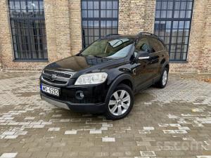 Melns Chevrolet Captiva 2008 Rīga, ar dzinēja tilpumu 2.00 L un nobraukumu 271 tūkst. km par 2700 €, foto  vietnē AUTOMOTO.COM.LV