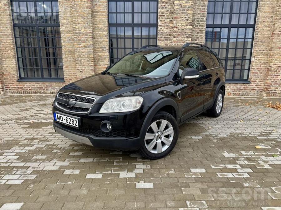 Melns Chevrolet Captiva 2008 Rīga, ar dzinēja tilpumu 2.00 L un nobraukumu 271 tūkst. km par 2700 €, foto 1 vietnē AUTOMOTO.COM.LV