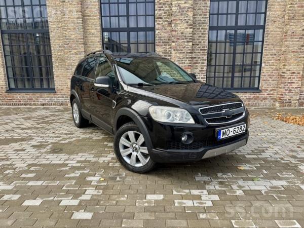 Black Chevrolet Captiva 2008 in Riga, with an engine capacity of 2.00 L and mileage of 271 thousand km for 2700 €, photo 3 on AUTOMOTO.COM.LV