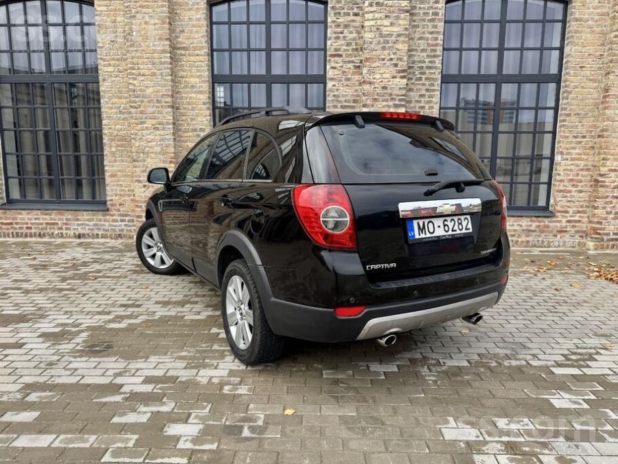 Melns Chevrolet Captiva 2008 Rīga, ar dzinēja tilpumu 2.00 L un nobraukumu 271 tūkst. km par 2700 €, foto 4 vietnē AUTOMOTO.COM.LV