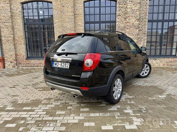 Black Chevrolet Captiva 2008 in Riga, with an engine capacity of 2.00 L and mileage of 271 thousand km for 2700 €, photo 5 on AUTOMOTO.COM.LV