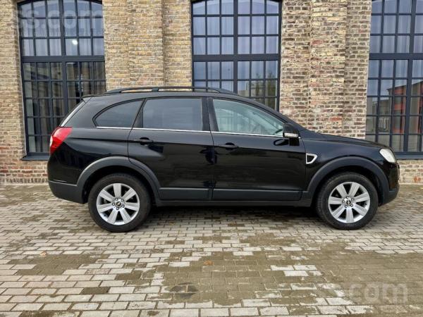 Black Chevrolet Captiva 2008 in Riga, with an engine capacity of 2.00 L and mileage of 271 thousand km for 2700 €, photo 7 on AUTOMOTO.COM.LV