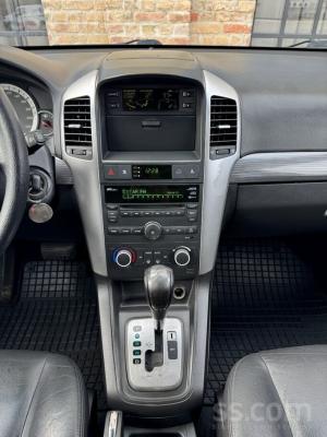 Melns Chevrolet Captiva 2008 Rīga, ar dzinēja tilpumu 2.00 L un nobraukumu 271 tūkst. km par 2700 €, foto 10 vietnē AUTOMOTO.COM.LV