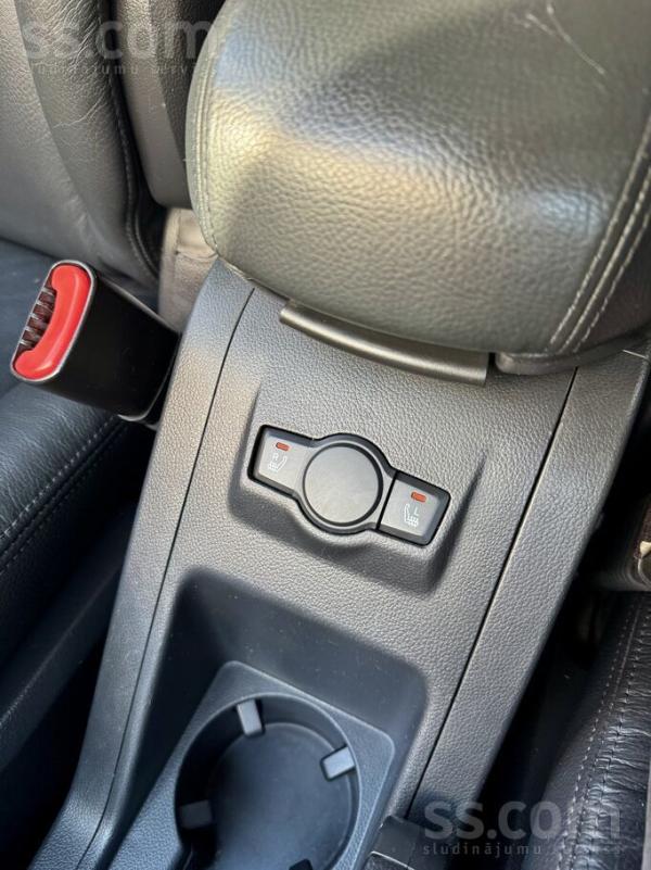 Black Chevrolet Captiva 2008 in Riga, with an engine capacity of 2.00 L and mileage of 271 thousand km for 2700 €, photo 11 on AUTOMOTO.COM.LV
