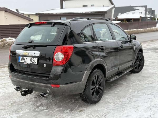 Melns Chevrolet Captiva 2009 Viļņa, ar dzinēja tilpumu 1.99 L un nobraukumu 331 tūkst. km par 3200 €, foto 3 vietnē AUTOMOTO.COM.LV