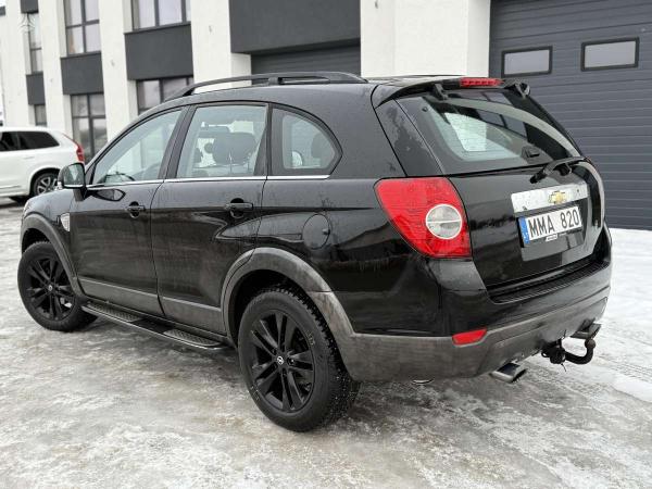 Melns Chevrolet Captiva 2009 Viļņa, ar dzinēja tilpumu 1.99 L un nobraukumu 331 tūkst. km par 3200 €, foto 4 vietnē AUTOMOTO.COM.LV