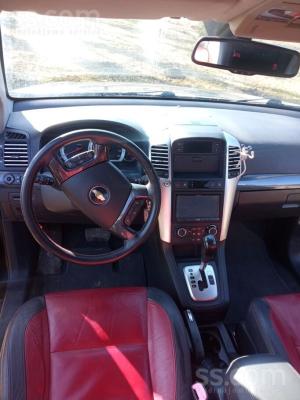 Black Chevrolet Captiva 2009 in Riga, with an engine capacity of 2.00 L and mileage of 176 thousand km for 3500 €, photo 3 on AUTOMOTO.COM.LV