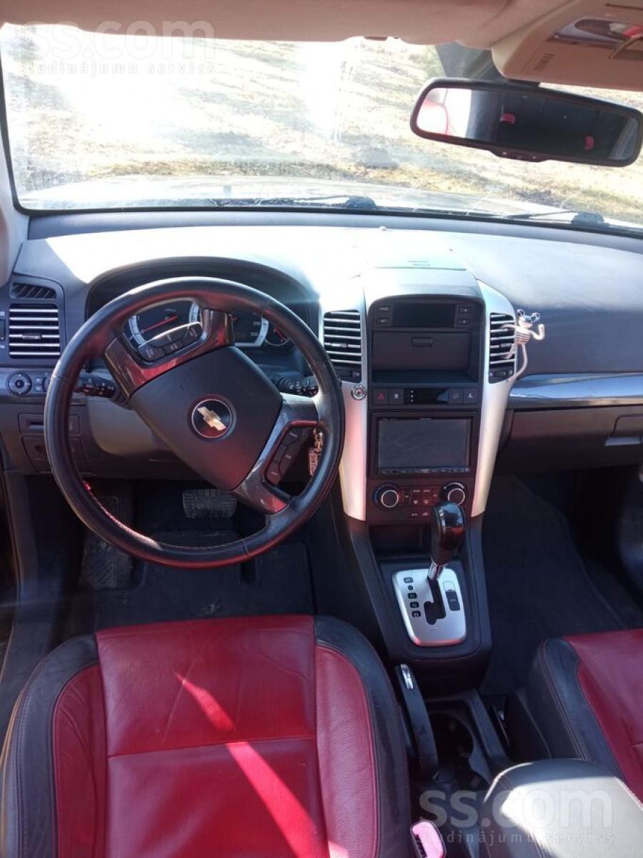 Black Chevrolet Captiva 2009 in Riga, with an engine capacity of 2.00 L and mileage of 176 thousand km for 3500 €, photo 3 on AUTOMOTO.COM.LV