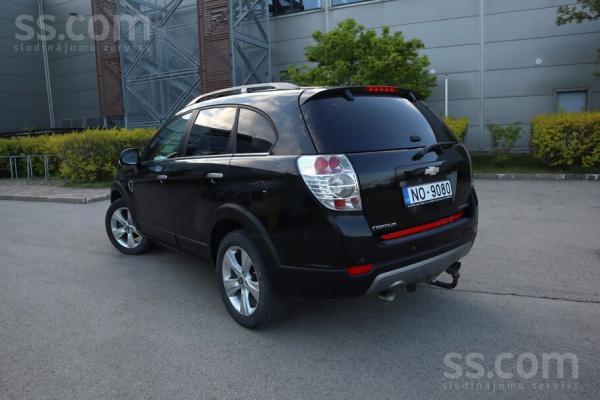 Melns Chevrolet Captiva 2009 Rīga, ar dzinēja tilpumu 2.00 L un nobraukumu 178 tūkst. km par 4490 €, foto 3 vietnē AUTOMOTO.COM.LV