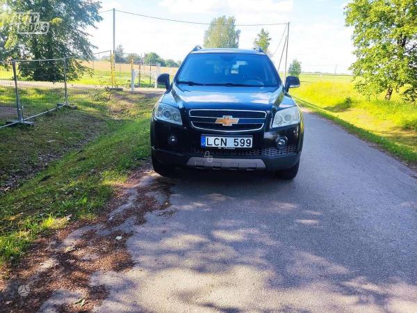 Black Chevrolet Captiva 2009 in Panevezys, with an engine capacity of 2.00 L and mileage of 290 thousand km for 2550 €, photo 2 on AUTOMOTO.COM.LV