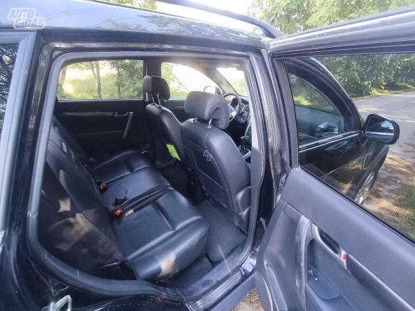 Black Chevrolet Captiva 2009 in Panevezys, with an engine capacity of 2.00 L and mileage of 290 thousand km for 2550 €, photo 8 on AUTOMOTO.COM.LV
