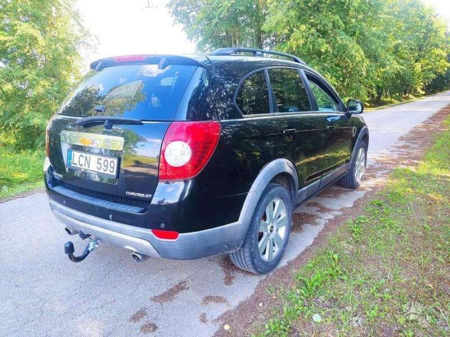 Melns Chevrolet Captiva 2009 Panevēža, ar dzinēja tilpumu 2.00 L un nobraukumu 280 tūkst. km par 2550 €, foto 5 vietnē AUTOMOTO.COM.LV