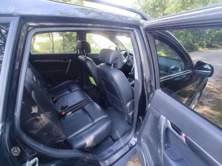 Melns Chevrolet Captiva 2009 Panevēža, ar dzinēja tilpumu 2.00 L un nobraukumu 280 tūkst. km par 2550 €, foto 6 vietnē AUTOMOTO.COM.LV