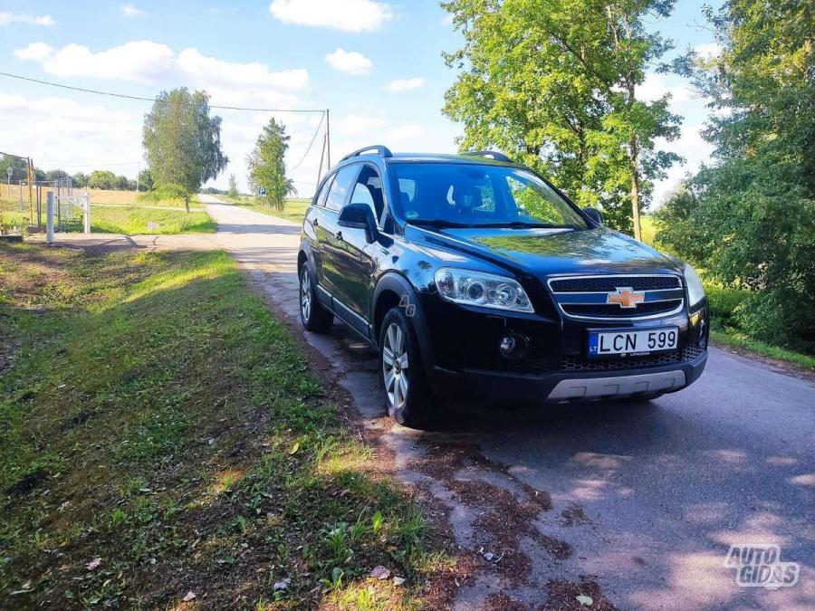 Black Chevrolet Captiva 2009 in Panevezys, with an engine capacity of 2.00 L and mileage of 290 thousand km for 2550 €, photo 4 on AUTOMOTO.COM.LV