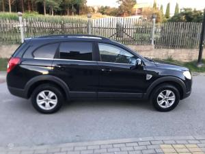 Melns Chevrolet Captiva 2009 Alīta, ar dzinēja tilpumu 2.40 L un nobraukumu 175 tūkst. km par 3999 €, foto  vietnē AUTOMOTO.COM.LV
