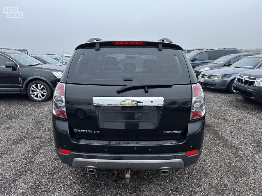 Melns Chevrolet Captiva 2010 Giraitė, ar dzinēja tilpumu 2.00 L un nobraukumu 246 tūkst. km par 3150 €, foto 6 vietnē AUTOMOTO.COM.LV