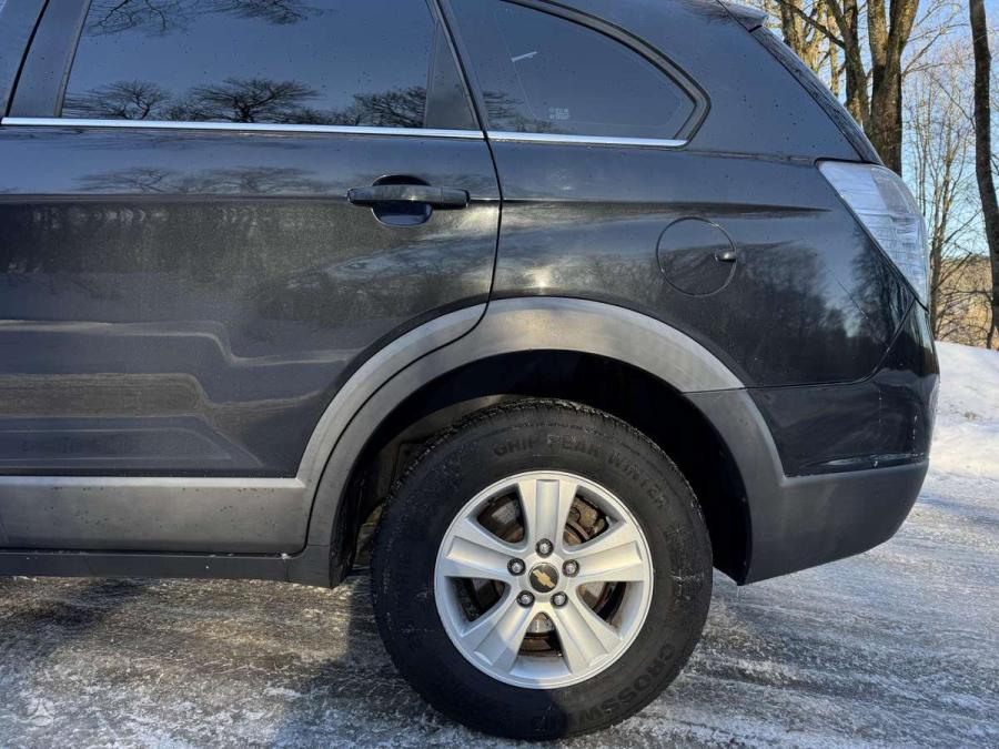 Black Chevrolet Captiva 2010 in Vilnius, with an engine capacity of 1.99 L and mileage of 223 thousand km for 3590 €, photo 22 on AUTOMOTO.COM.LV