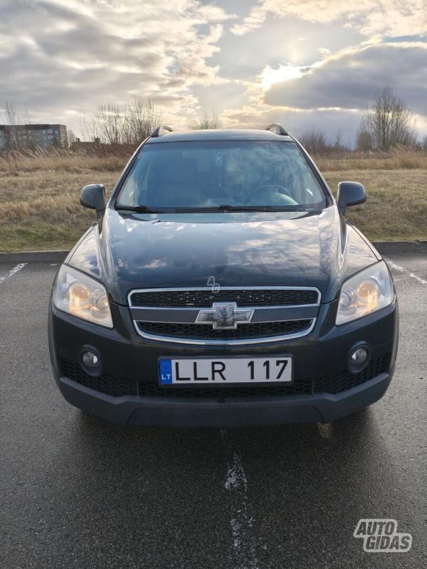 Melns Chevrolet Captiva 2010 Panevēža, ar dzinēja tilpumu 2.40 L un nobraukumu 279 tūkst. km par 2000 €, foto 1 vietnē AUTOMOTO.COM.LV