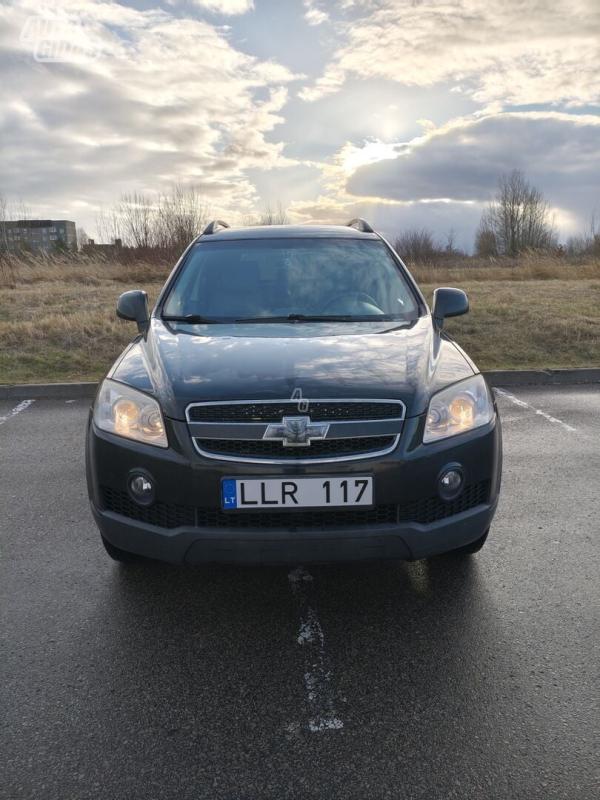 Melns Chevrolet Captiva 2010 Panevēža, ar dzinēja tilpumu 2.40 L un nobraukumu 279 tūkst. km par 2000 €, foto 2 vietnē AUTOMOTO.COM.LV