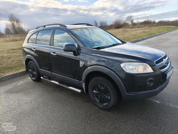 Melns Chevrolet Captiva 2010 Panevēža, ar dzinēja tilpumu 2.40 L un nobraukumu 279 tūkst. km par 2000 €, foto 3 vietnē AUTOMOTO.COM.LV