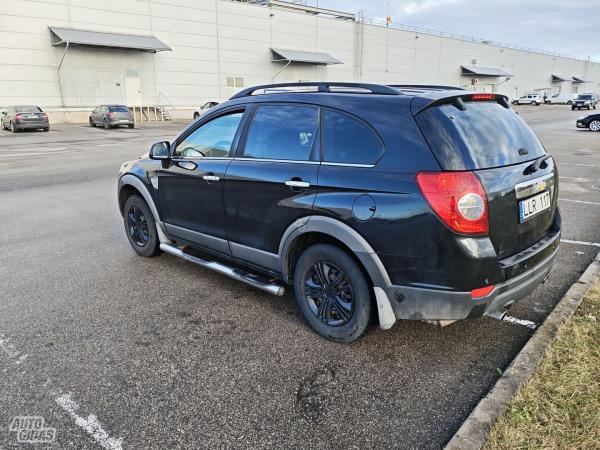 Melns Chevrolet Captiva 2010 Panevēža, ar dzinēja tilpumu 2.40 L un nobraukumu 279 tūkst. km par 2000 €, foto 8 vietnē AUTOMOTO.COM.LV