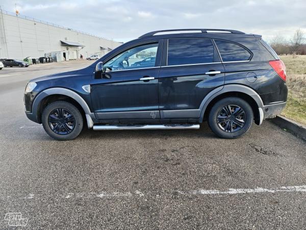 Melns Chevrolet Captiva 2010 Panevēža, ar dzinēja tilpumu 2.40 L un nobraukumu 279 tūkst. km par 2000 €, foto 9 vietnē AUTOMOTO.COM.LV
