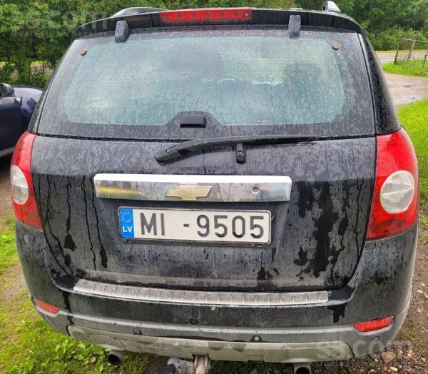 Melns Chevrolet Captiva 2010 Valmiera, ar dzinēja tilpumu 2.40 L un nobraukumu 370 tūkst. km par 1500 €, foto 3 vietnē AUTOMOTO.COM.LV