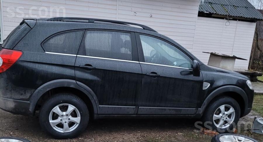Melns Chevrolet Captiva 2010 Valmiera, ar dzinēja tilpumu 2.40 L un nobraukumu 370 tūkst. km par 1500 €, foto 5 vietnē AUTOMOTO.COM.LV
