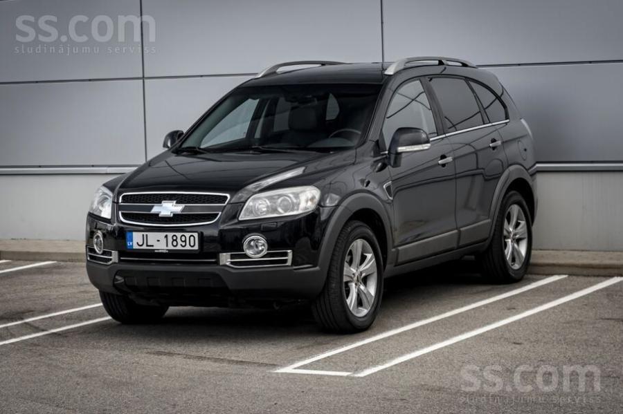 Black Chevrolet Captiva 2010 in Riga, with an engine capacity of 2.00 L and mileage of 235 thousand km for 5995 €, photo 1 on AUTOMOTO.COM.LV