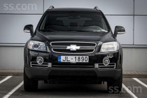 Black Chevrolet Captiva 2010 in Riga, with an engine capacity of 2.00 L and mileage of 235 thousand km for 5995 €, photo 3 on AUTOMOTO.COM.LV