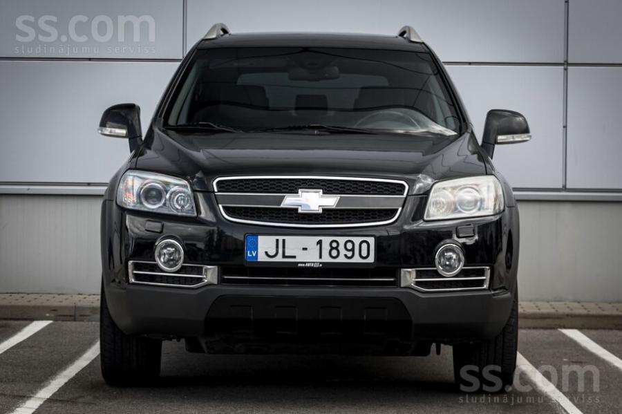 Black Chevrolet Captiva 2010 in Riga, with an engine capacity of 2.00 L and mileage of 235 thousand km for 5995 €, photo 3 on AUTOMOTO.COM.LV