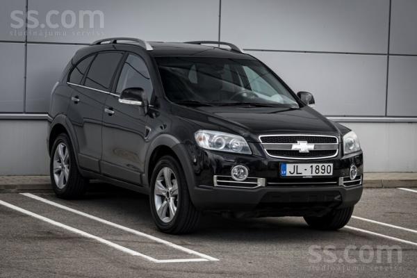 Black Chevrolet Captiva 2010 in Riga, with an engine capacity of 2.00 L and mileage of 235 thousand km for 5995 €, photo 3 on AUTOMOTO.COM.LV