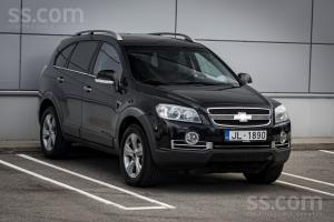 Black Chevrolet Captiva 2010 in Riga, with an engine capacity of 2.00 L and mileage of 235 thousand km for 5995 €, photo 4 on AUTOMOTO.COM.LV