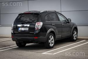Black Chevrolet Captiva 2010 in Riga, with an engine capacity of 2.00 L and mileage of 235 thousand km for 5995 €, photo 5 on AUTOMOTO.COM.LV
