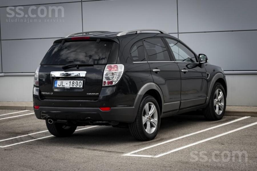 Black Chevrolet Captiva 2010 in Riga, with an engine capacity of 2.00 L and mileage of 235 thousand km for 5995 €, photo 5 on AUTOMOTO.COM.LV