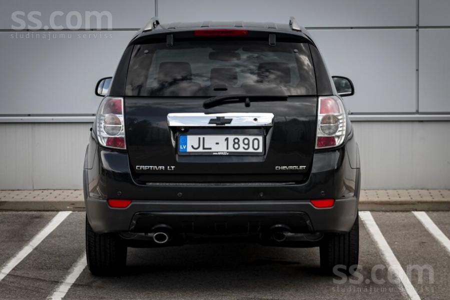 Black Chevrolet Captiva 2010 in Riga, with an engine capacity of 2.00 L and mileage of 235 thousand km for 5995 €, photo 6 on AUTOMOTO.COM.LV