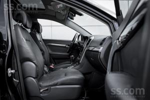 Black Chevrolet Captiva 2010 in Riga, with an engine capacity of 2.00 L and mileage of 235 thousand km for 5995 €, photo 9 on AUTOMOTO.COM.LV