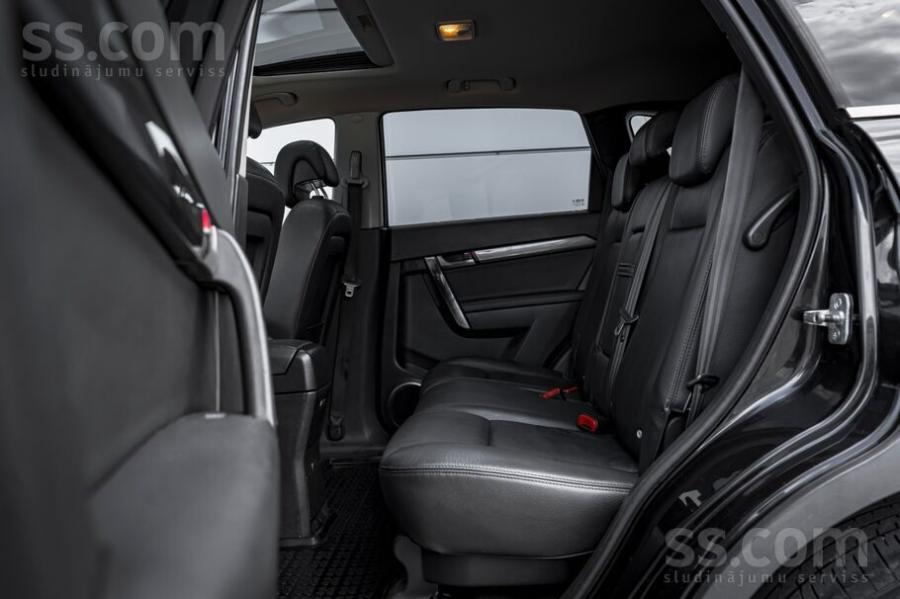 Black Chevrolet Captiva 2010 in Riga, with an engine capacity of 2.00 L and mileage of 235 thousand km for 5995 €, photo 10 on AUTOMOTO.COM.LV