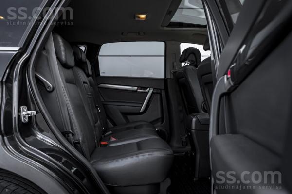 Black Chevrolet Captiva 2010 in Riga, with an engine capacity of 2.00 L and mileage of 235 thousand km for 5995 €, photo 10 on AUTOMOTO.COM.LV