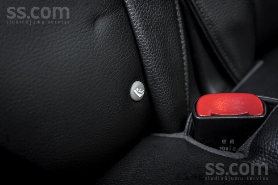 Black Chevrolet Captiva 2010 in Riga, with an engine capacity of 2.00 L and mileage of 235 thousand km for 5995 €, photo 13 on AUTOMOTO.COM.LV