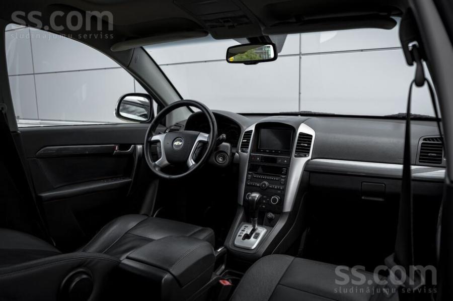 Black Chevrolet Captiva 2010 in Riga, with an engine capacity of 2.00 L and mileage of 235 thousand km for 5995 €, photo 15 on AUTOMOTO.COM.LV