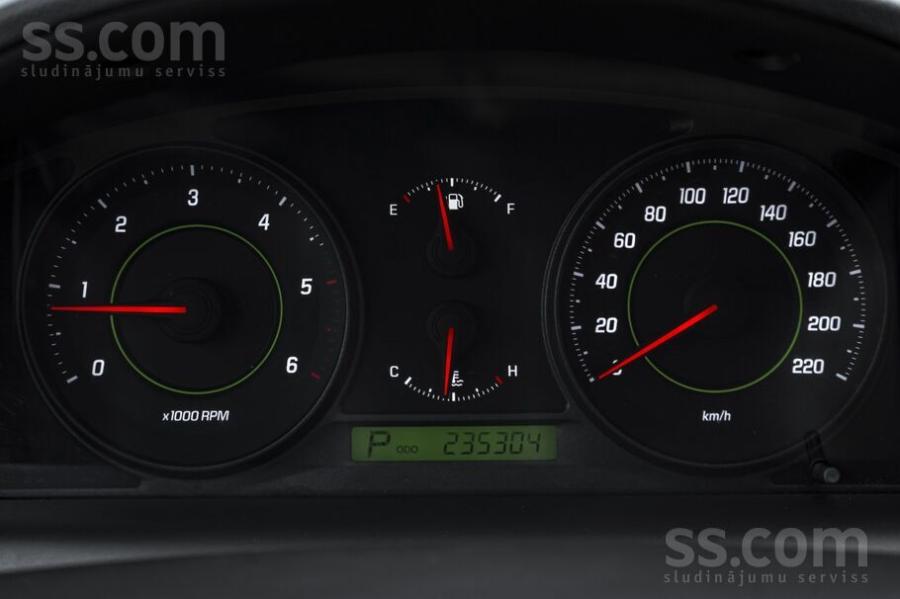 Black Chevrolet Captiva 2010 in Riga, with an engine capacity of 2.00 L and mileage of 235 thousand km for 5995 €, photo 16 on AUTOMOTO.COM.LV