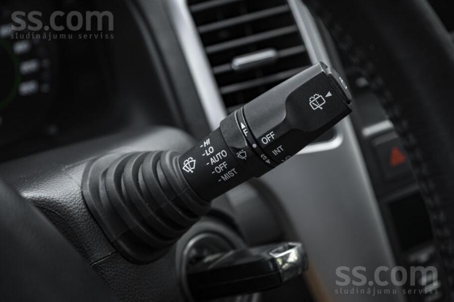 Black Chevrolet Captiva 2010 in Riga, with an engine capacity of 2.00 L and mileage of 235 thousand km for 5995 €, photo 21 on AUTOMOTO.COM.LV