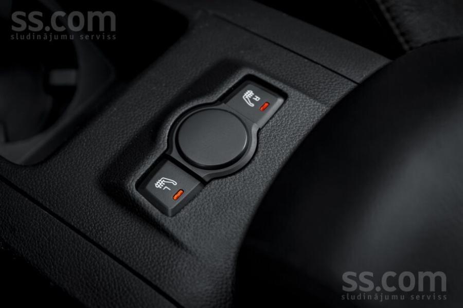 Black Chevrolet Captiva 2010 in Riga, with an engine capacity of 2.00 L and mileage of 235 thousand km for 5995 €, photo 23 on AUTOMOTO.COM.LV
