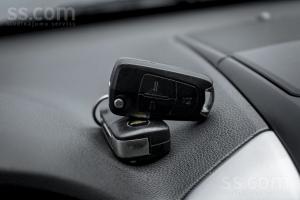 Black Chevrolet Captiva 2010 in Riga, with an engine capacity of 2.00 L and mileage of 235 thousand km for 5995 €, photo 30 on AUTOMOTO.COM.LV