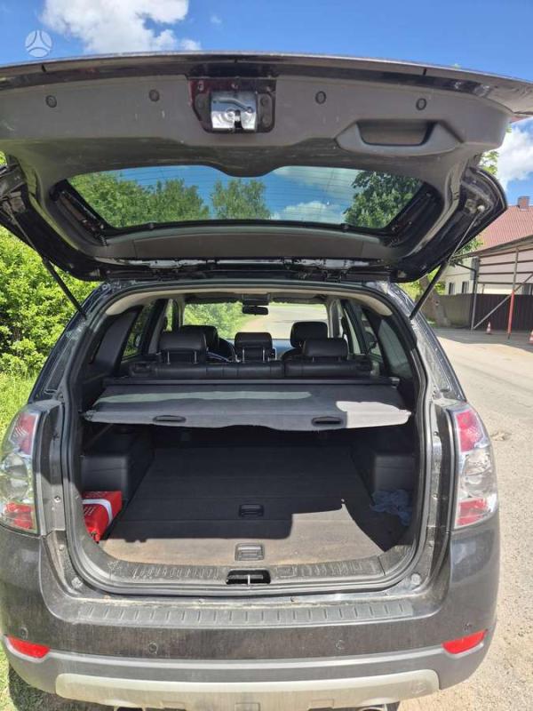 Black Chevrolet Captiva 2010 in Panevezys, with an engine capacity of 1.99 L and mileage of 223 thousand km for 2900 €, photo 3 on AUTOMOTO.COM.LV
