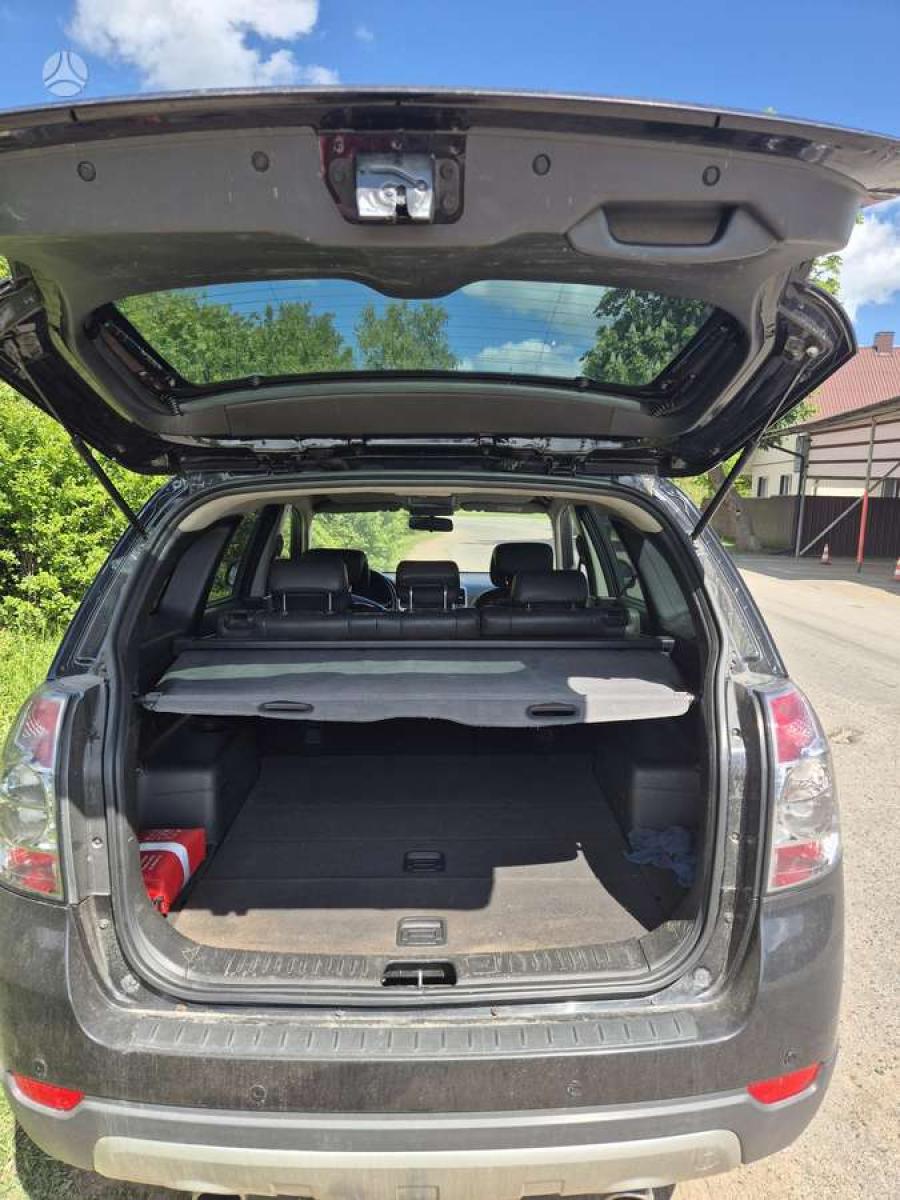 Black Chevrolet Captiva 2010 in Panevezys, with an engine capacity of 1.99 L and mileage of 223 thousand km for 2900 €, photo 4 on AUTOMOTO.COM.LV
